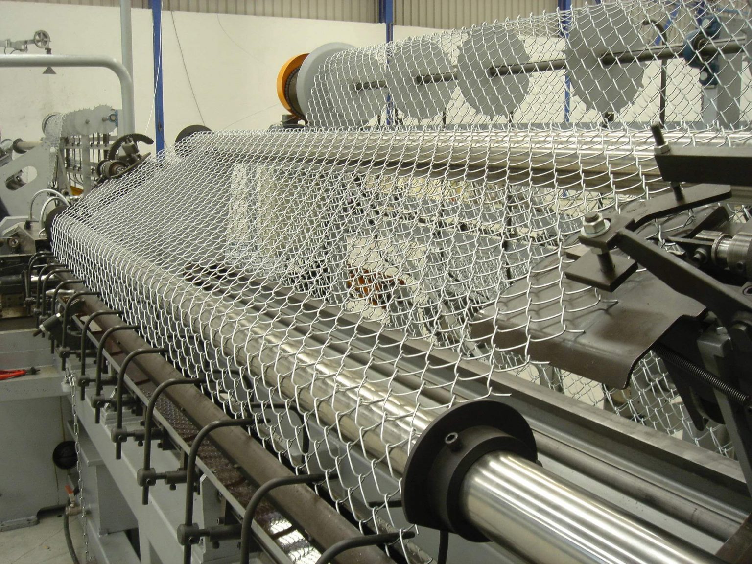 Exploring the Benefits of Wire Mesh Fencing - fencemoine.com